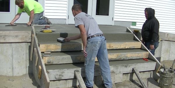 Building Concrete Steps - How To Build Concrete Steps and Stairs Video